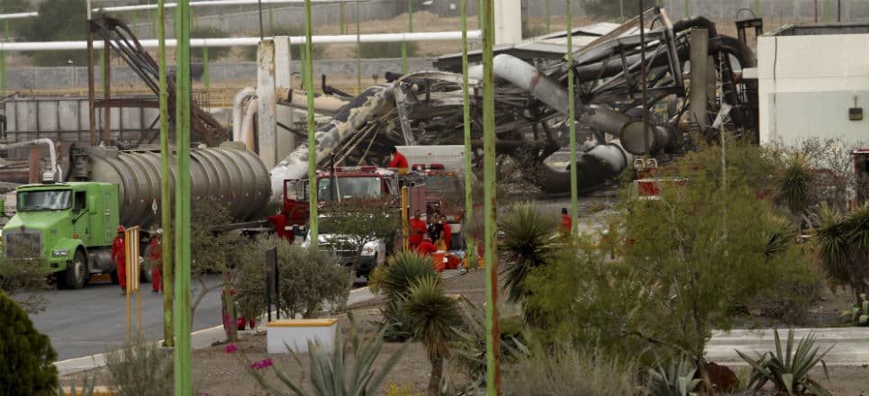 Llega a 30 el número de muertos por explosión en planta de Pemex ...