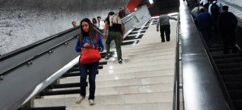 Metro Polanco: caminar y hacer música (video) | Aristegui Noticias