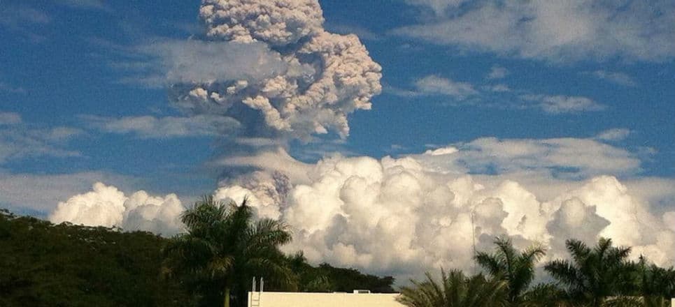 Video: Así fue la explosión del Volcán de Fuego, en Colima | Aristegui ...