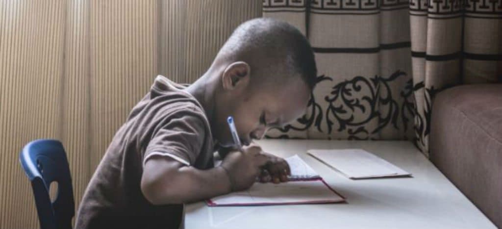 No van a la escuela unos 124 millones de niños y adolescentes en el ...