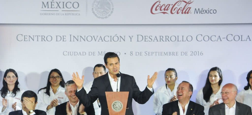 "El presidente de la República toma Coca-Cola todos los días... Coca ...