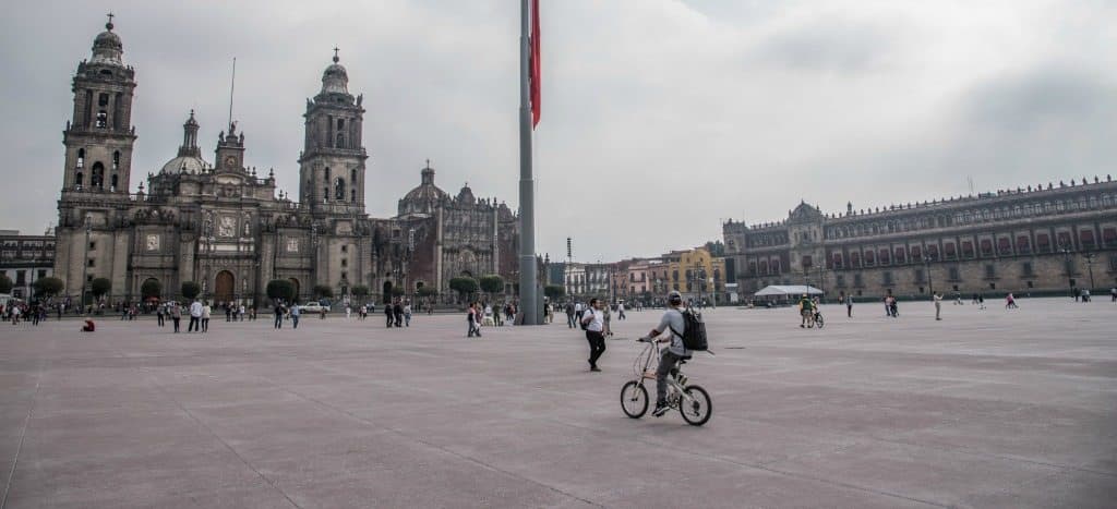 Y el Zócalo capitalino... “rechinando de limpio” (Fotos) | Aristegui ...