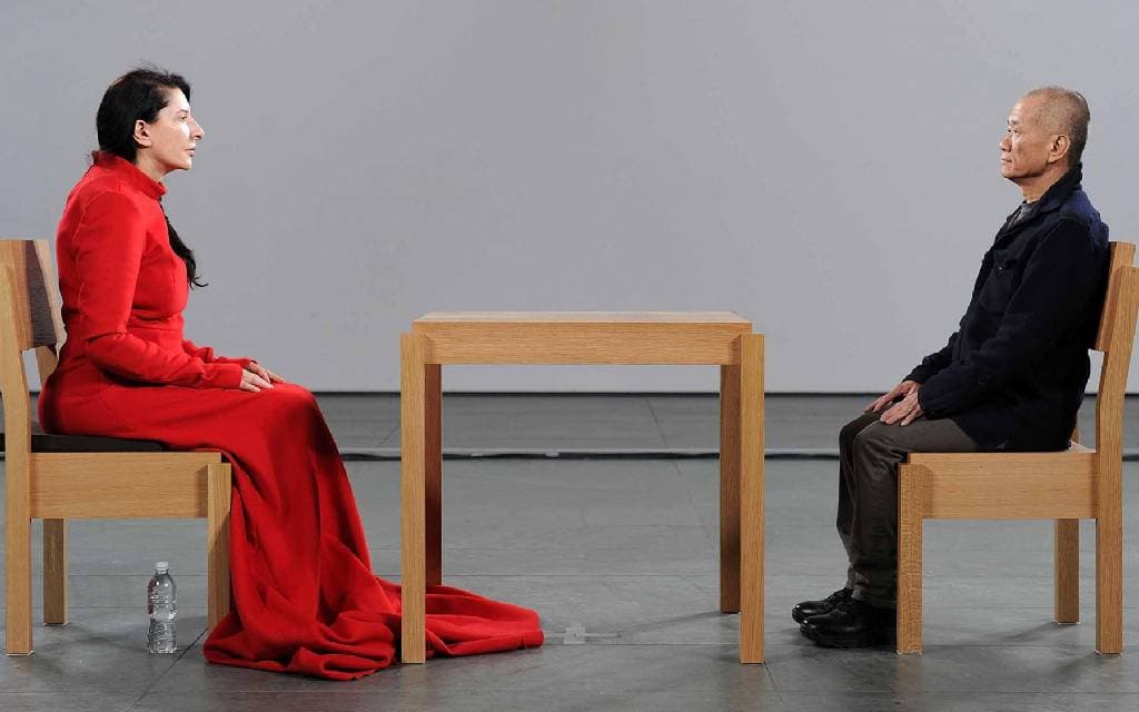 'Derribando muros', las imperdibles memorias de Marina Abramovic ...