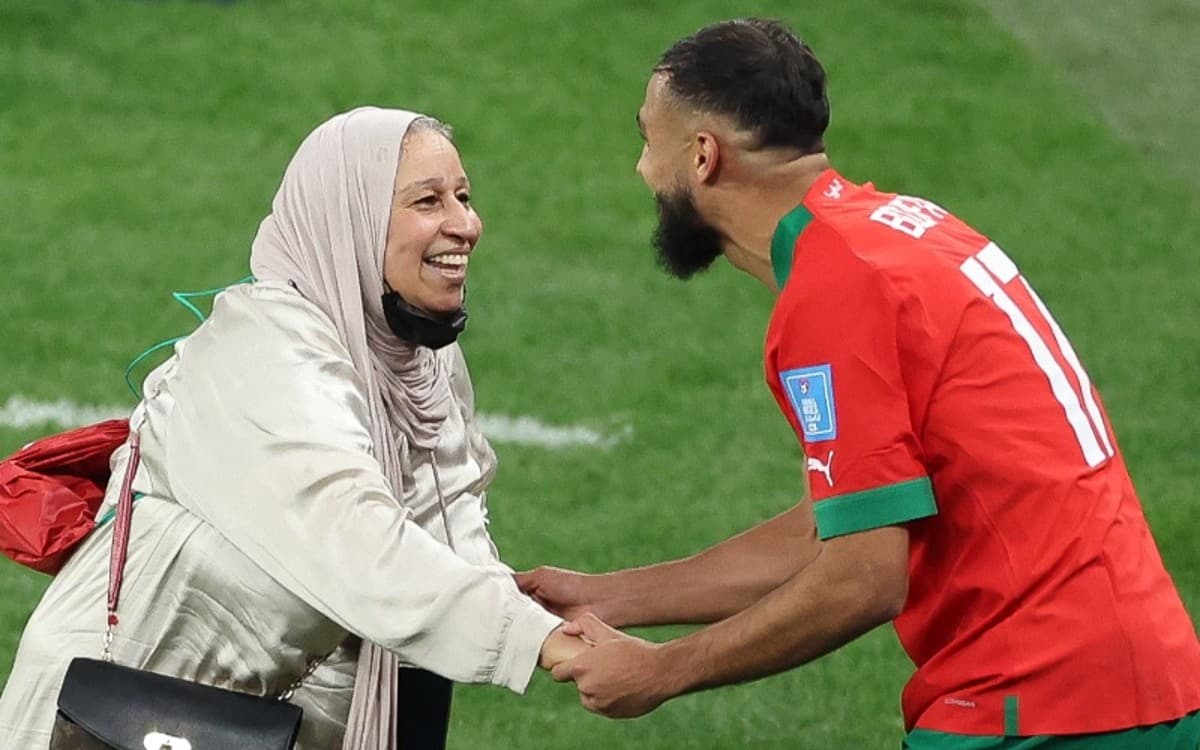Qatar 2022: Sofiane Boufal y su madre, el festejo del Mundial | Video | Aristegui Noticias