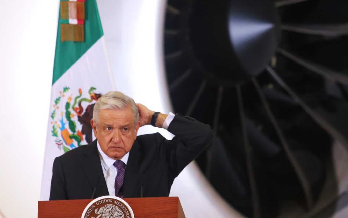 Alista AMLO cierre de operaciones de carga en el AICM | Aristegui Noticias