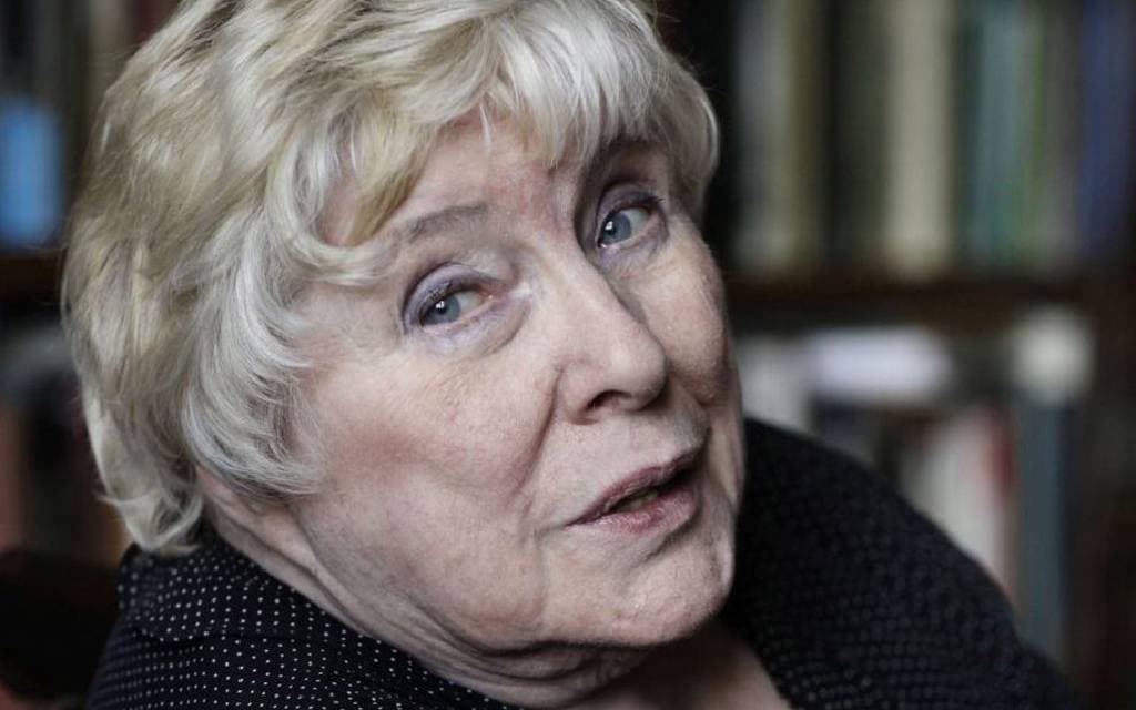 Muere a los 91 años la novelista británica Fay Weldon | Aristegui Noticias