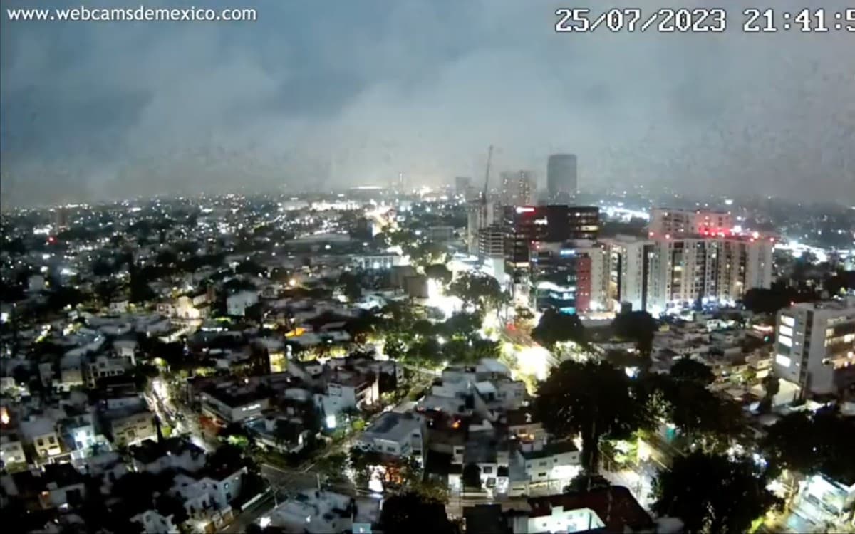 Meteoro ilumina el cielo de Colima, Michoacán y Jalisco | Video ...