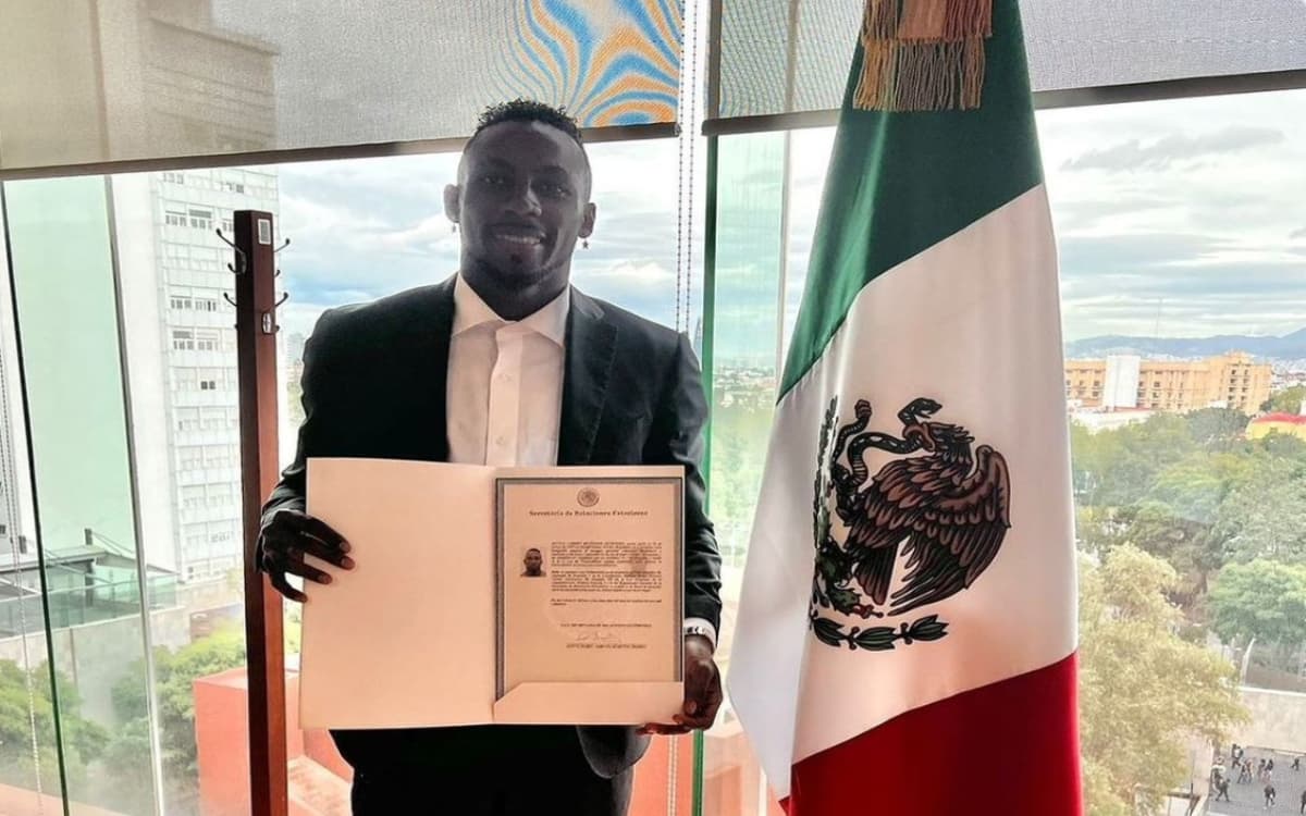 Ya es Julián Quiñones oficialmente mexicano y apunta al Tricolor ...