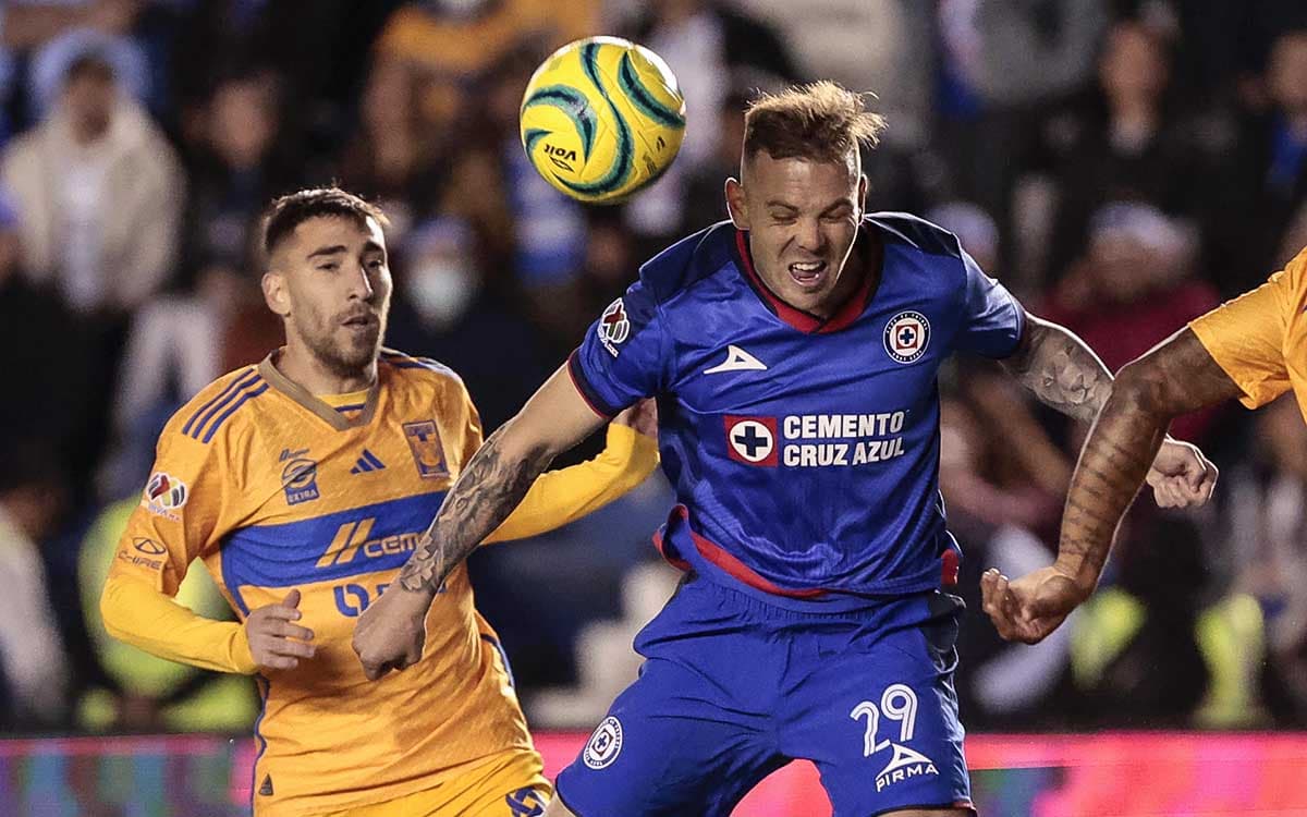 Cruz Azul vence a Tigres y salta al liderato del Clausura | Aristegui ...